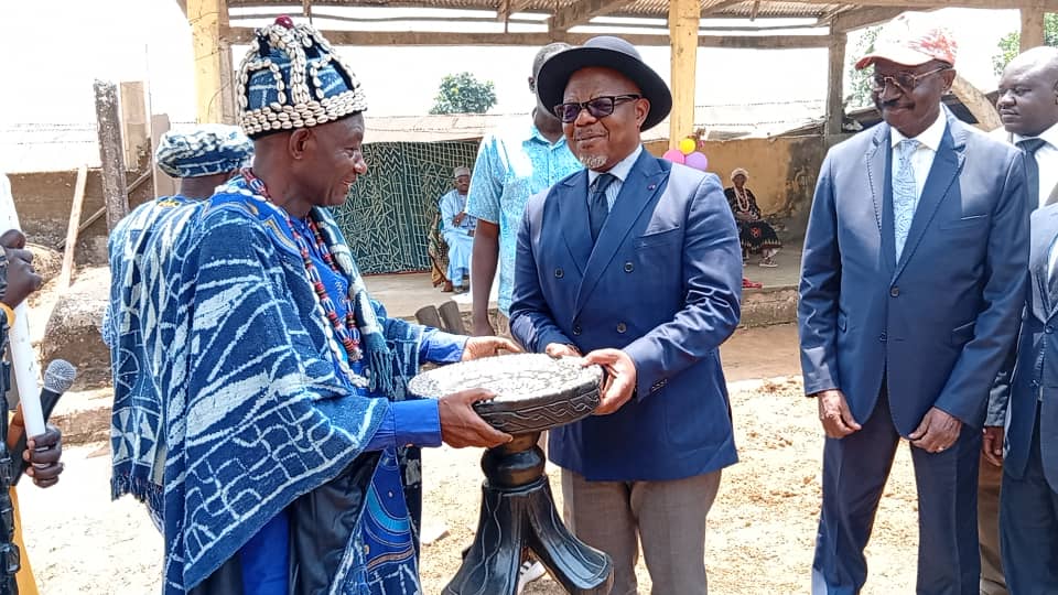 Essoh-attah community gives minister paul tasong a warm welcome during ...